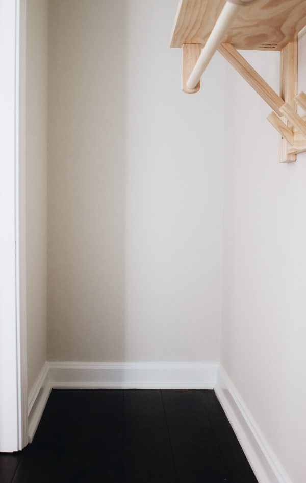 DIY: Clothing Rack with Shelf - Free and Unfettered